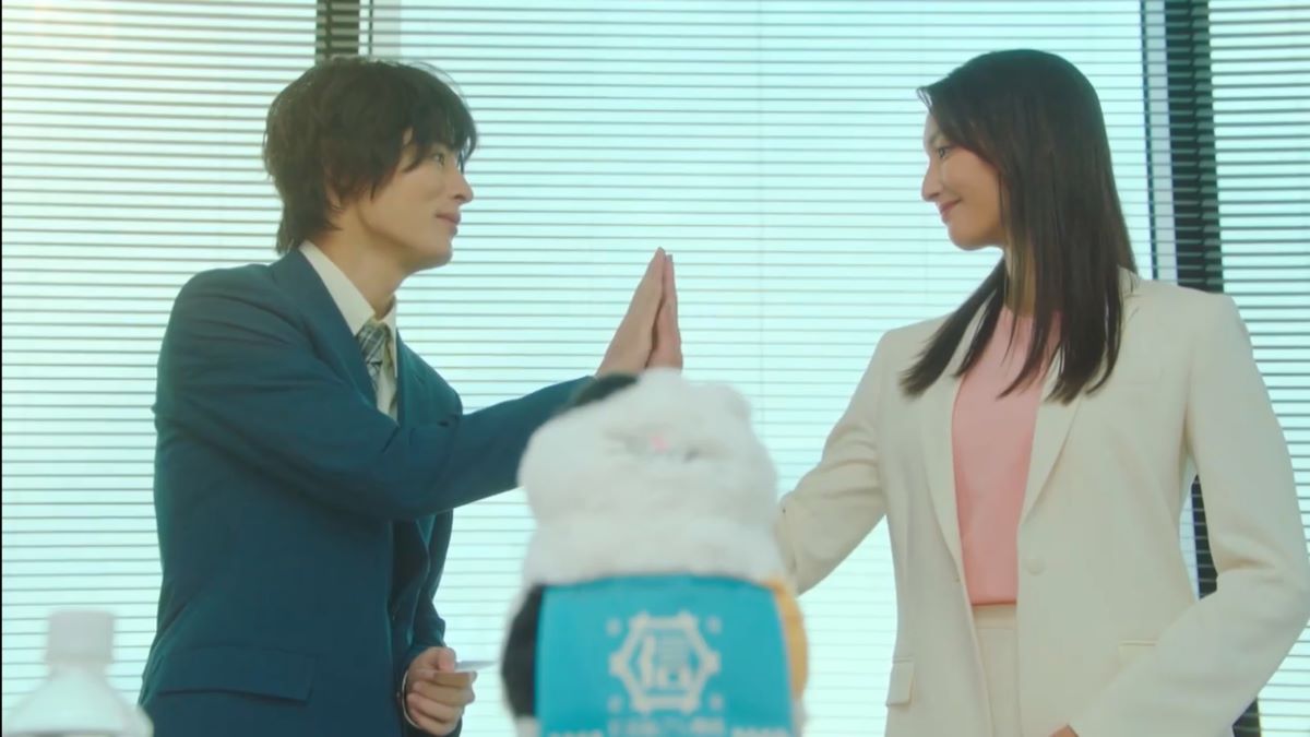 『オーラがあるのに無能な女』×『優秀なのに印象薄い男』コンビが奇跡の受注！？令和のお仕事ドラマ【無能の鷹】第1話 | komimini